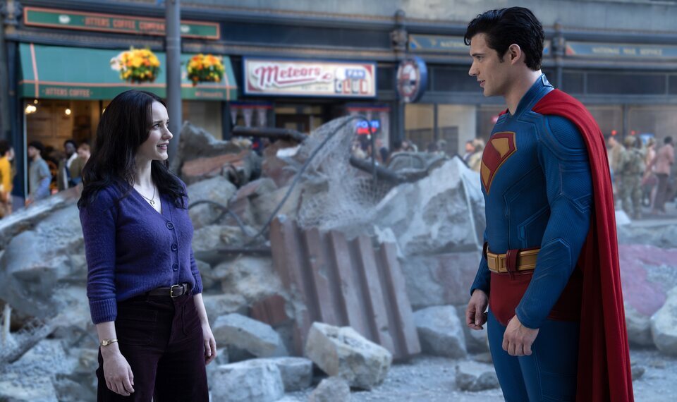 Nicholas Hoult lidera los salarios de "Superman" con una brecha ...